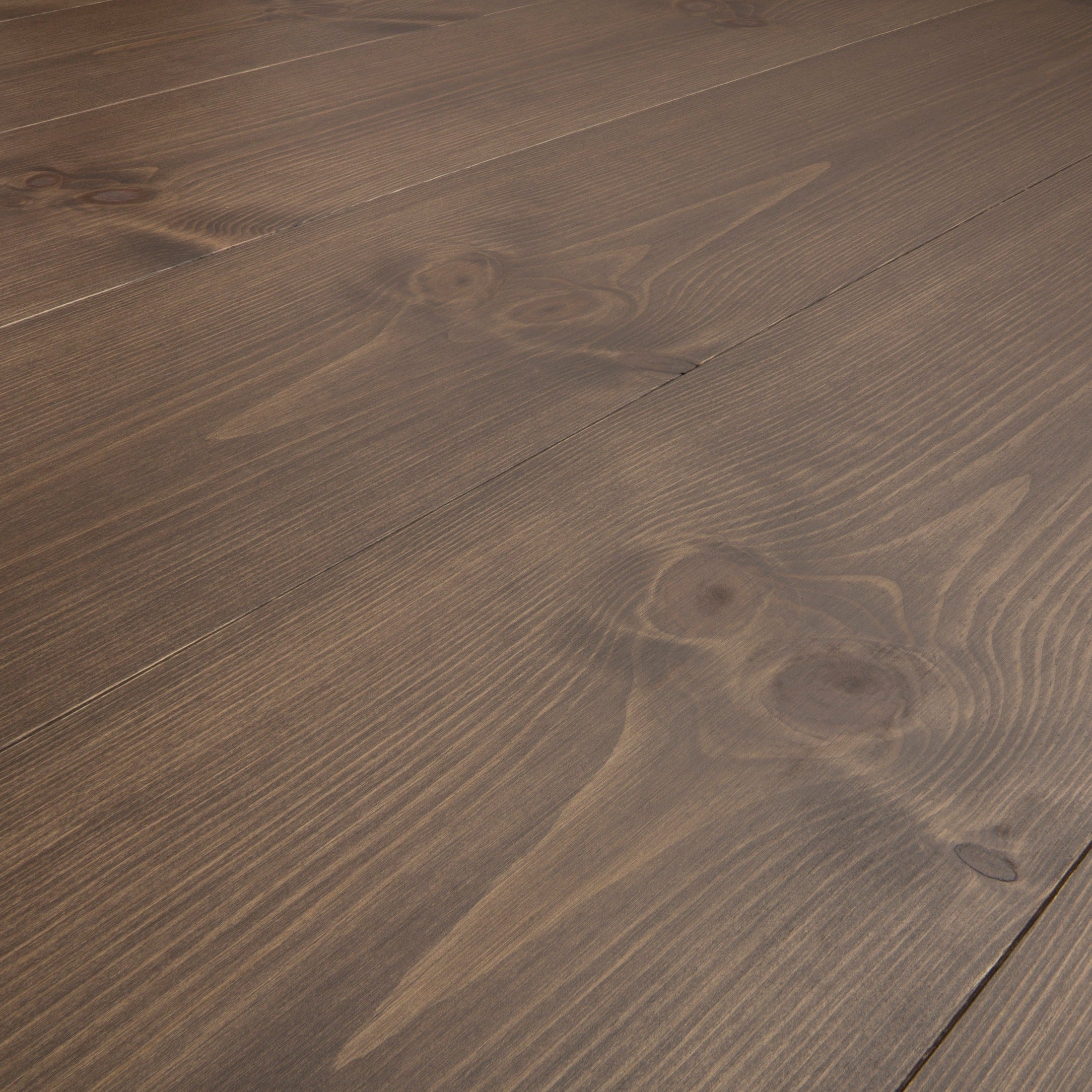 Baseco massivt trägolv 14x135 modern brun – Trägolvsbutiken